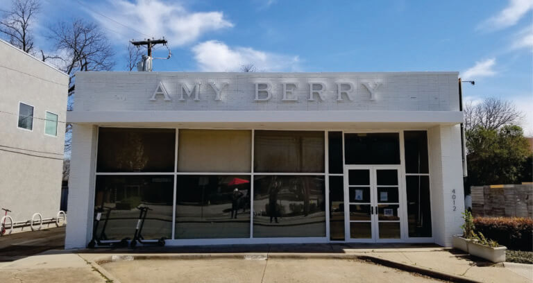 AMY BERRY in Dallas - Giant Sign Company