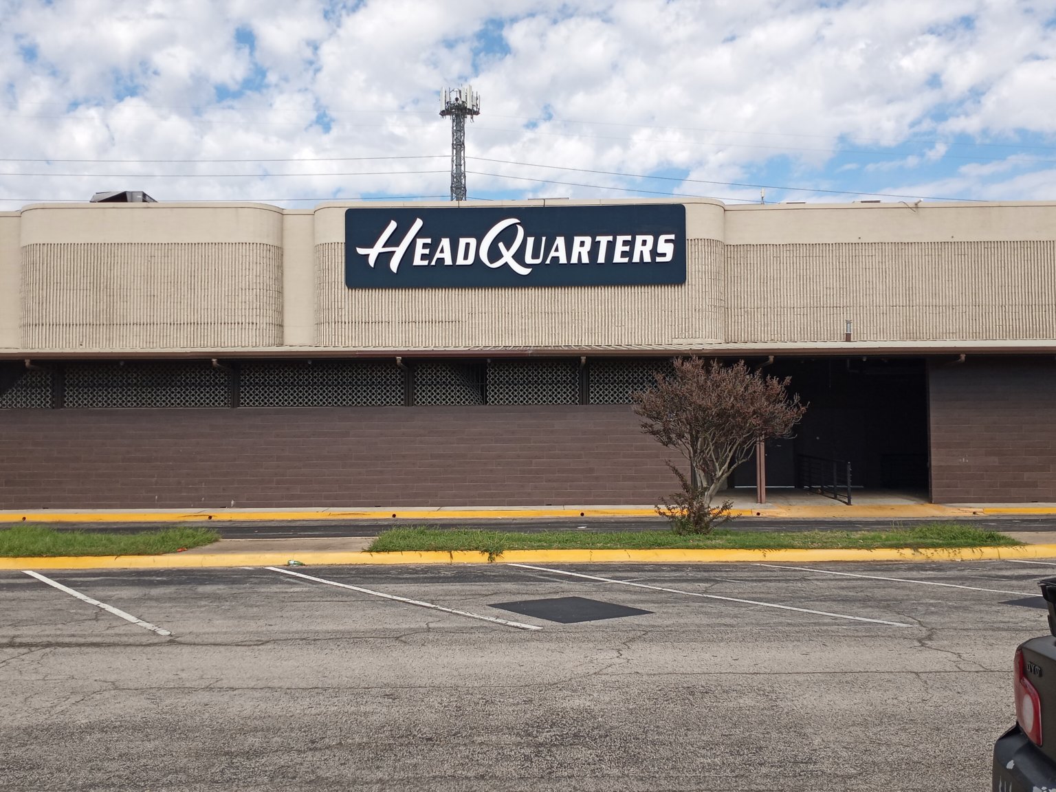 Headquarters in Dallas - Giant Sign Company