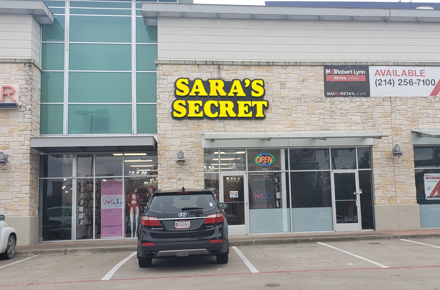 Sara's Secret in Dallas - Giant Sign Company