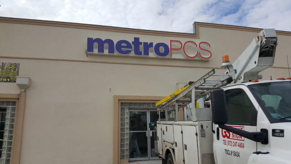 Metro PCS in Fort Worth - Giant Sign Company