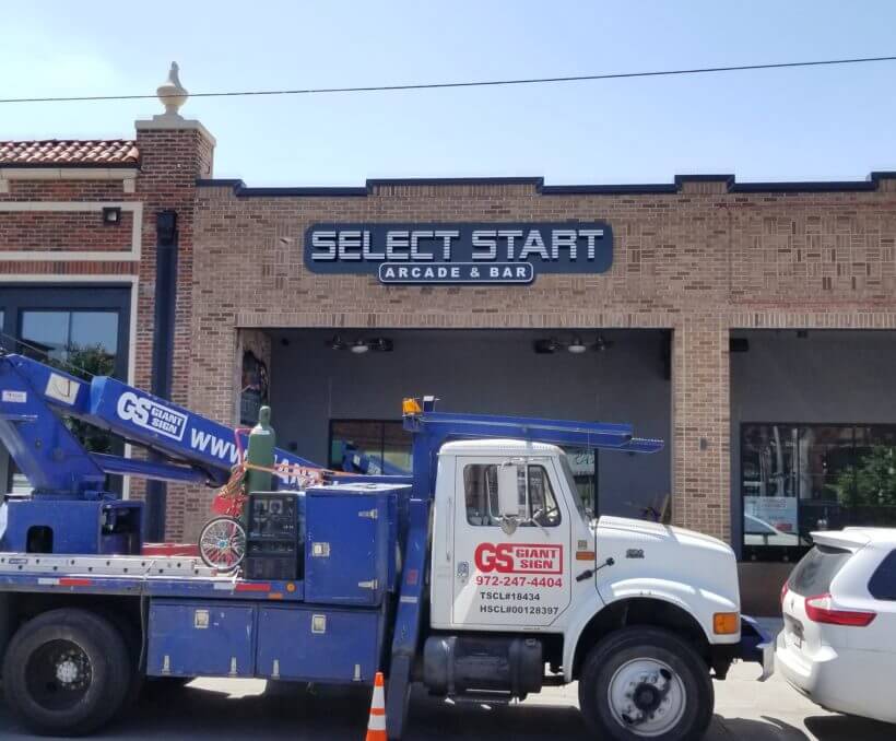 Select Start Arcade & Bar in Dallas - Giant Sign Company