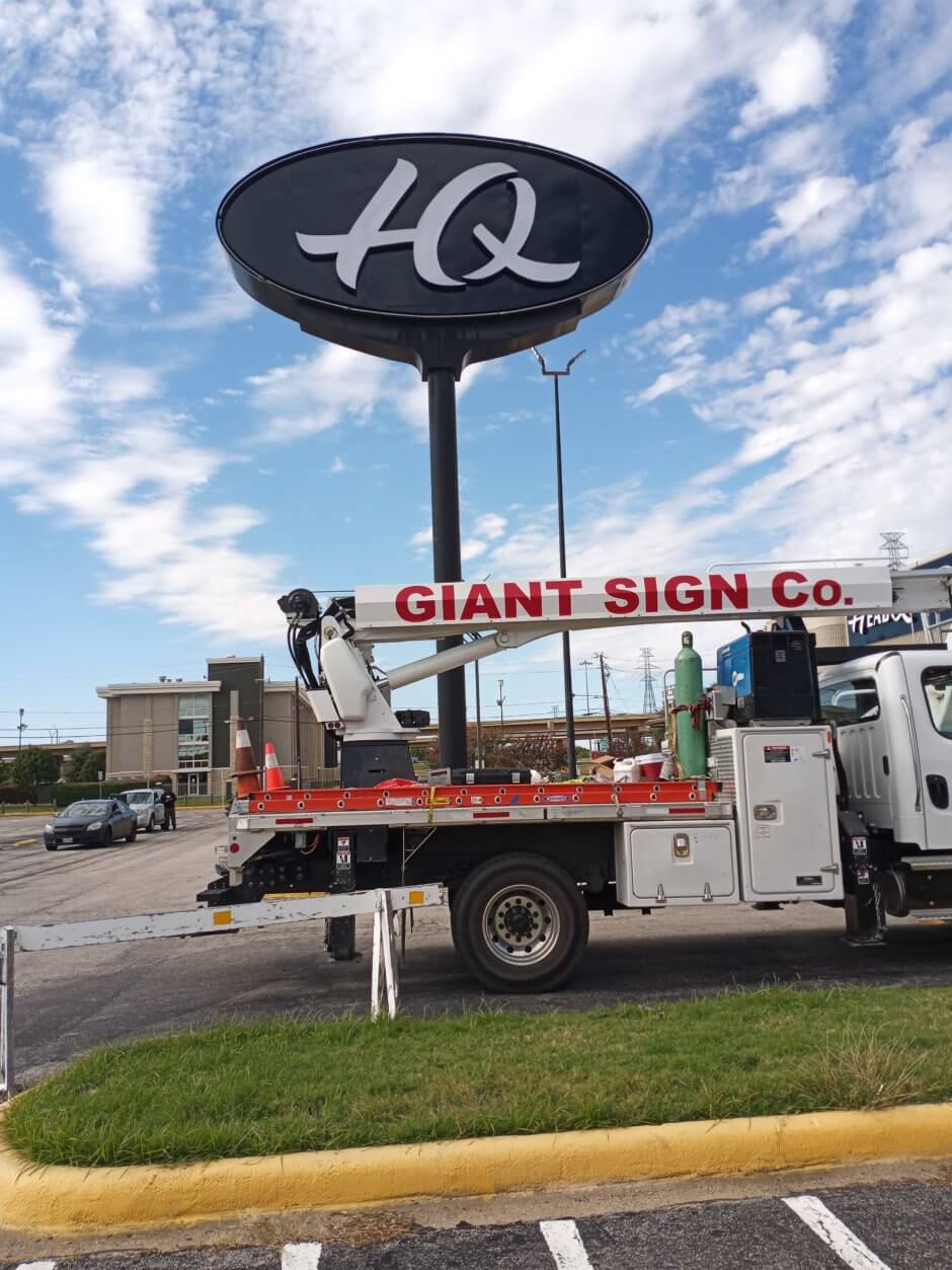 Pole Sign Archives - Giant Sign Company